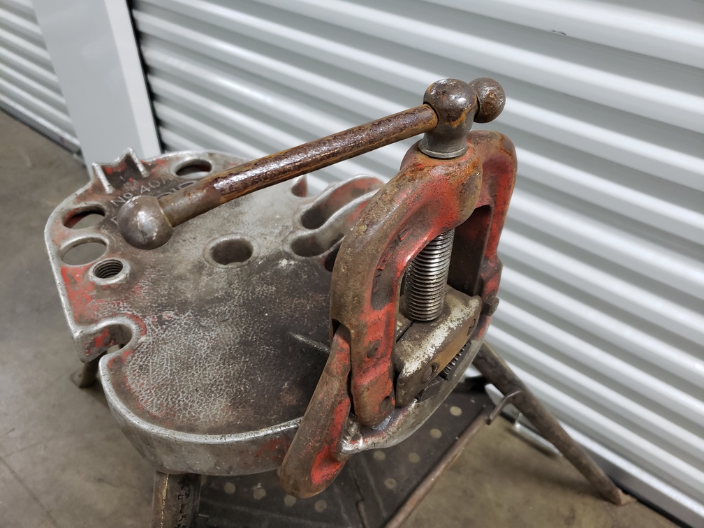 Portable TRISTAND® Vise Model – 40A RIDGE TOOL COMPANY 40130 Yoke Vise ...