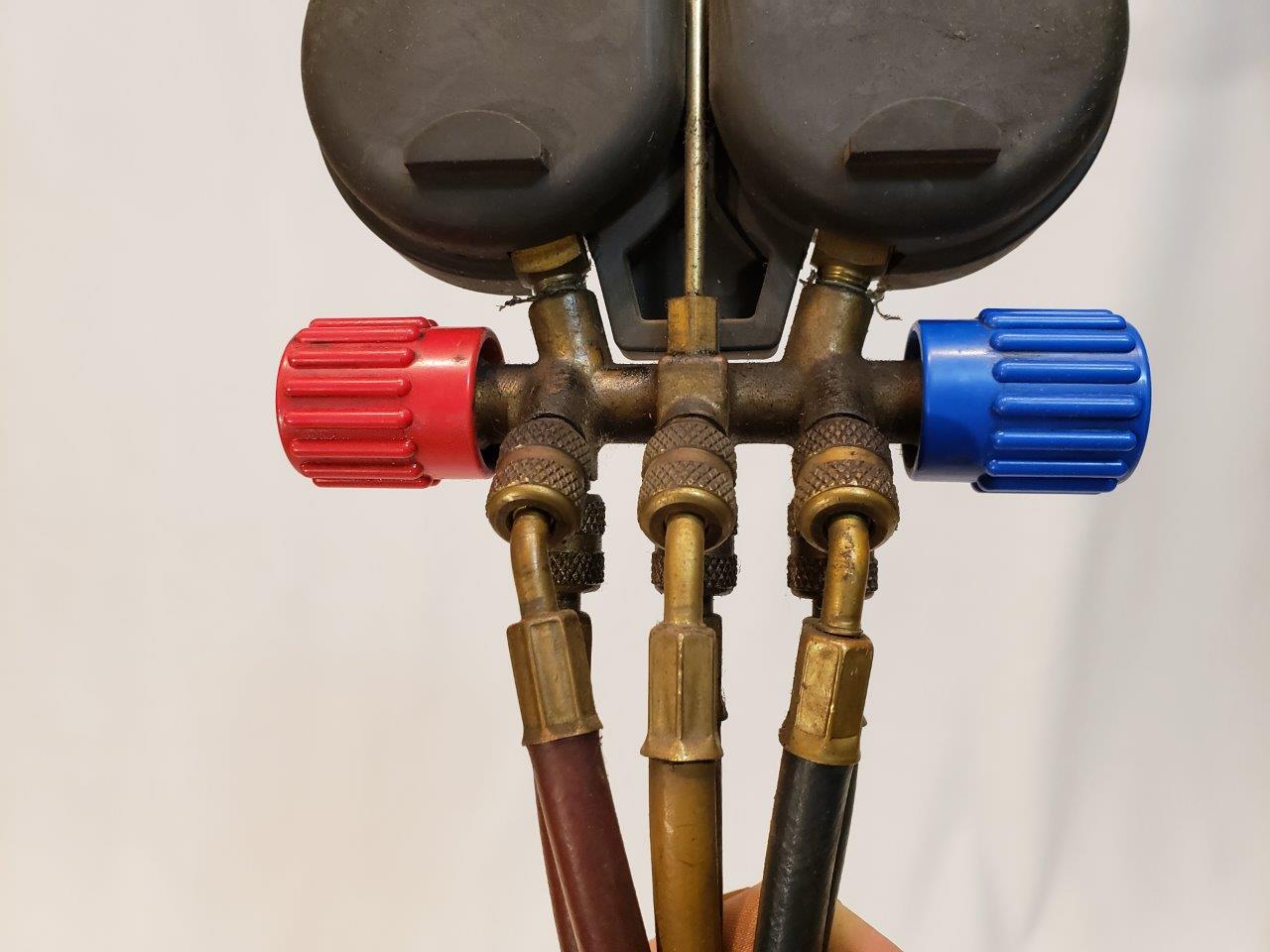 Robinair A/C Side Wheel Manifold Gauge Set with Hoses | Chicago HVAC ...