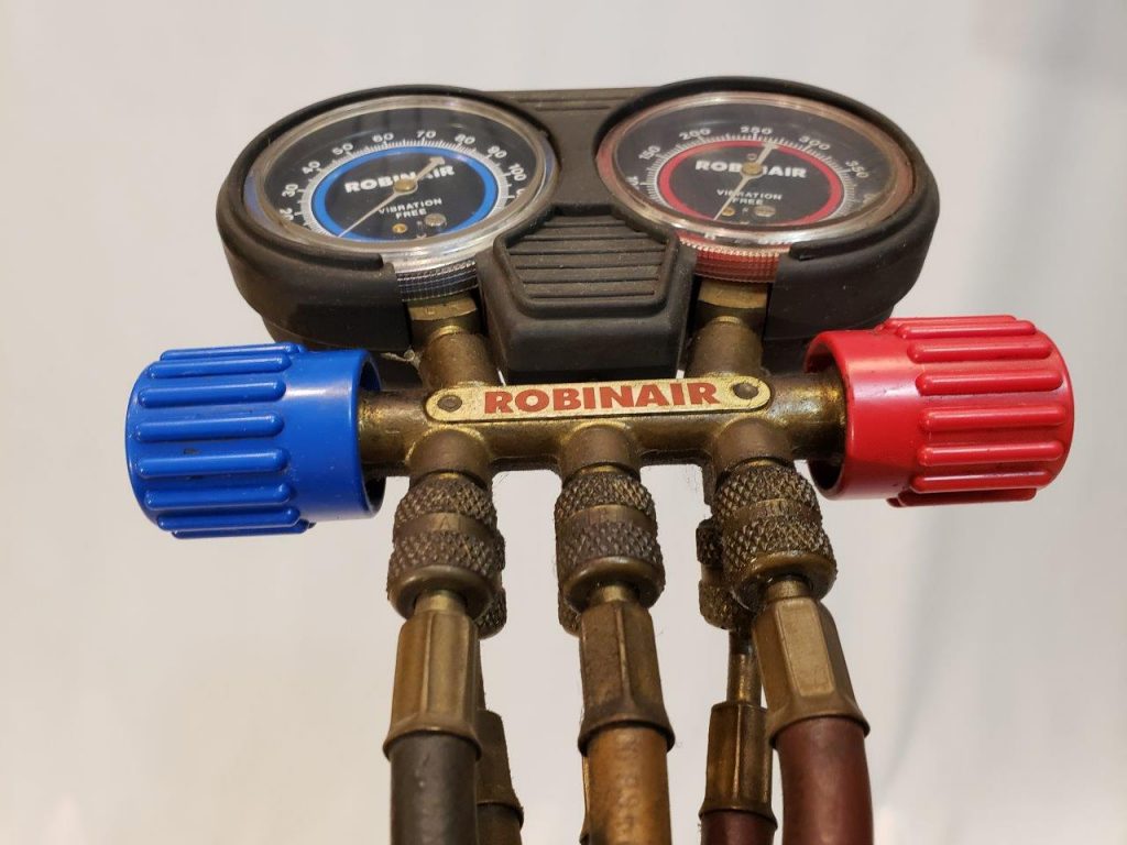 Robinair A/C Side Wheel Manifold Gauge Set with Hoses | Chicago HVAC ...