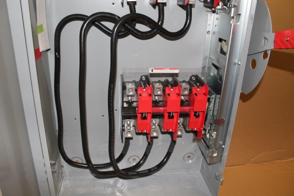 Dtnf324 Double Throw Non Fusible Safety Switch 200a 240v By Siemens