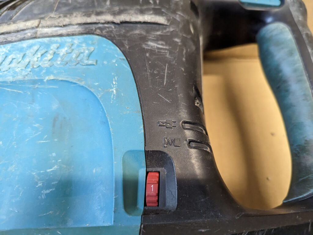 Makita HM1203C 14 Amp SDS-MAX Corded Variable Speed 20 lb. Demolition ...