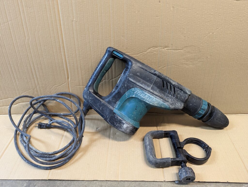 Makita HM1203C 14 Amp SDS-MAX Corded Variable Speed 20 lb. Demolition ...