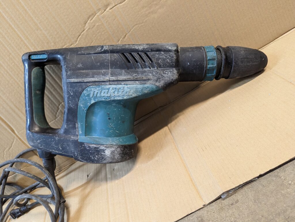 Makita HM1203C 14 Amp SDS-MAX Corded Variable Speed 20 lb. Demolition ...
